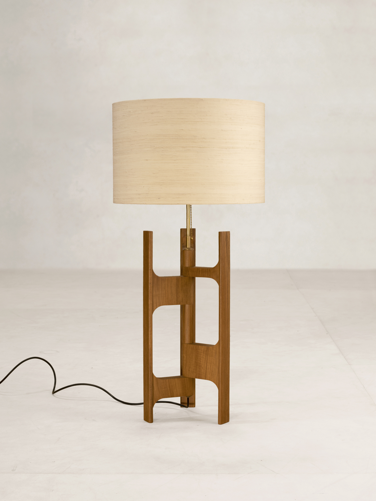 x+l 03 Table Lamp | Phantom Hands